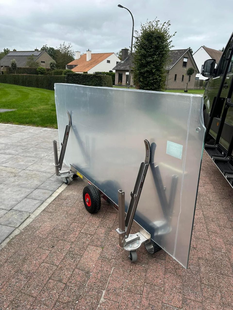 Preventing Back problem with our trolleys - SIR LIFTALOT